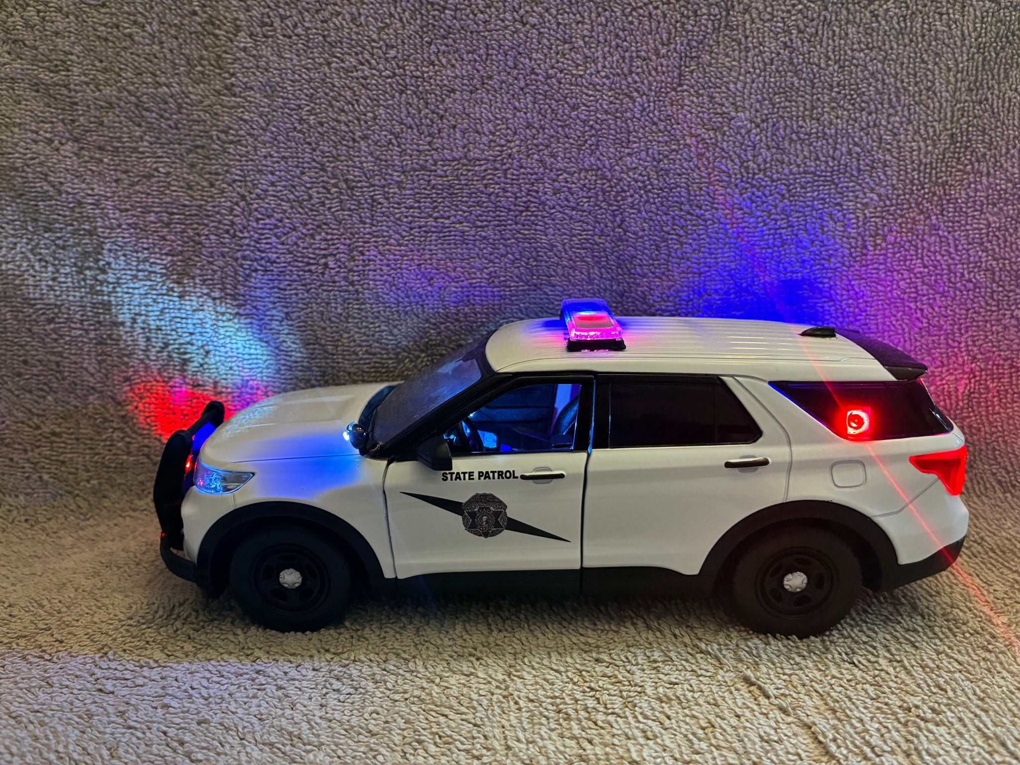 1/24 Scale 2022 Ford Police Explorer Washington State Police – Custom ...